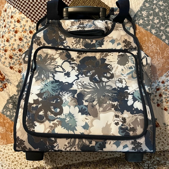 thirty-one | Bags | Nwot Thirtyone Thirty One Away We Go Bag Rolling ...